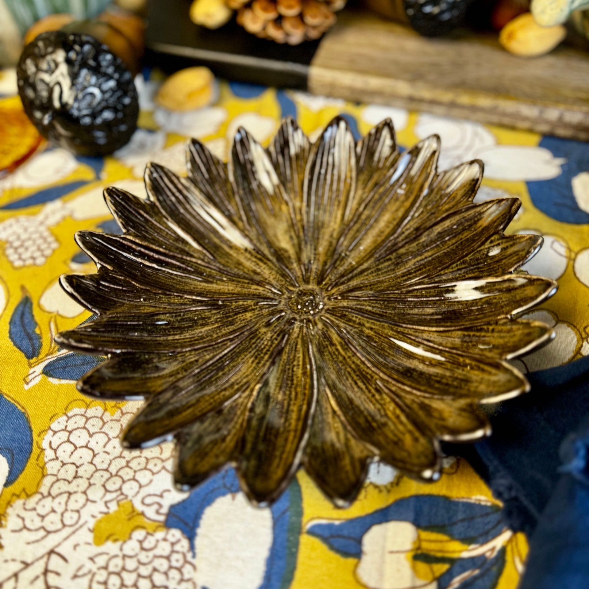 Daisy Flower Stoneware Plate – Thomas Lee Living